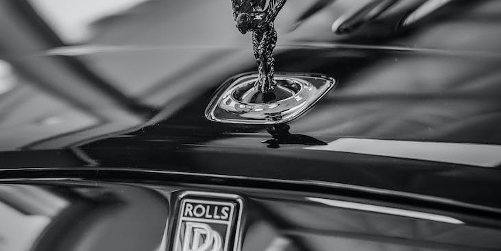 Make a Grand Entrance: Choosing the Perfect Prom Transport in the UK